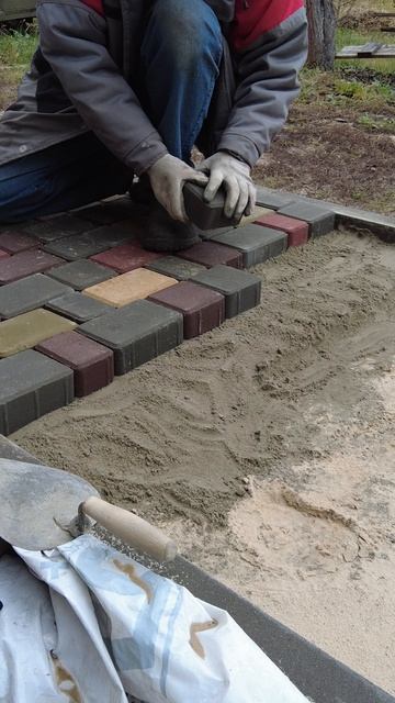 Сделал отмостку - сэкономил на арматуре и щебне!