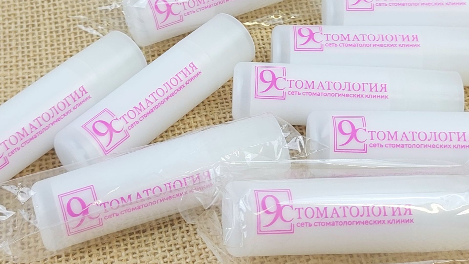 Помады Joli с логотипом на заказ для стоматологии из Казани