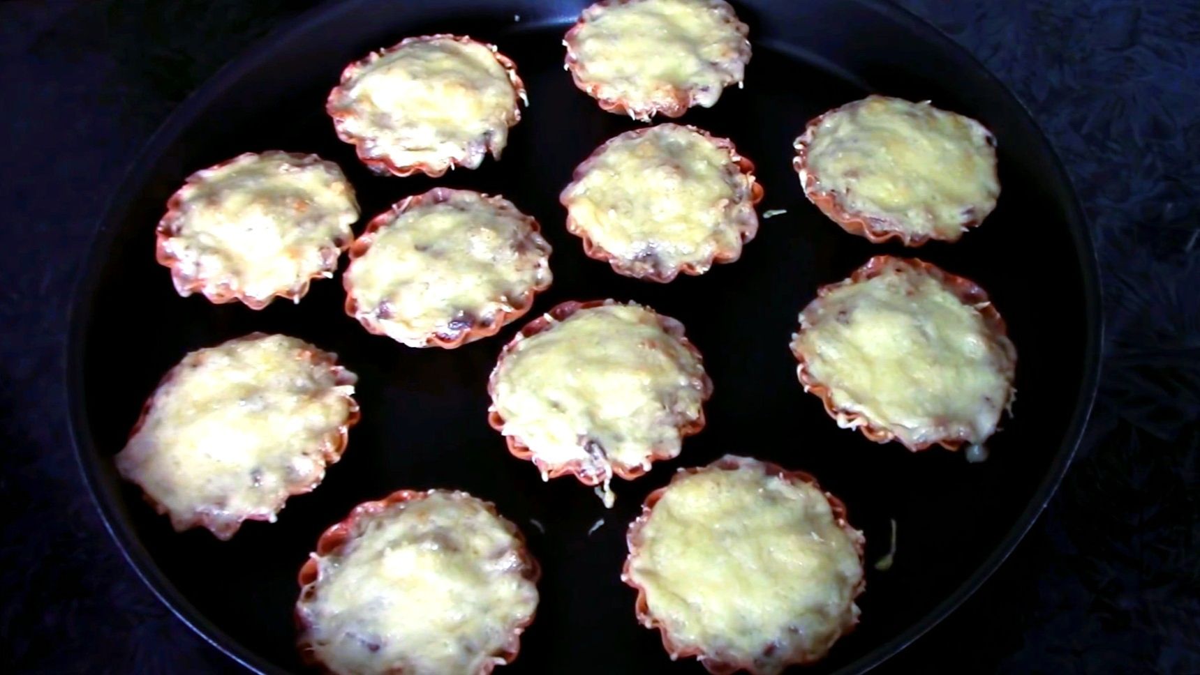 Горячая закуска жульен с грибами в тарталетках, жюльен.