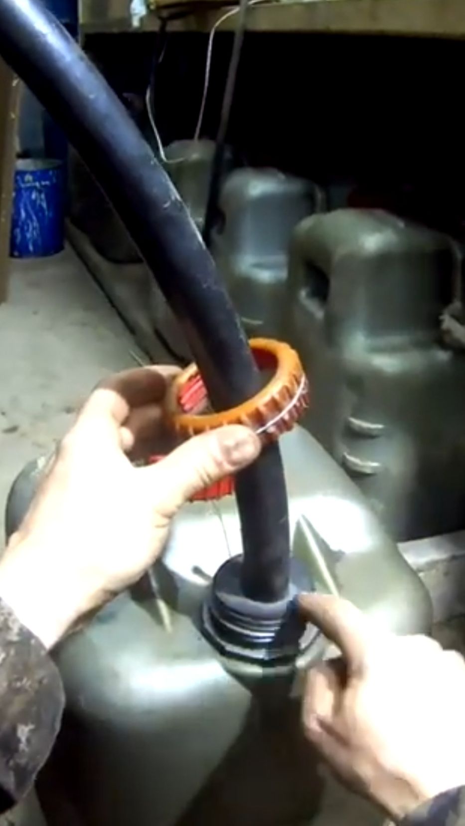 ⁉️ Как слить бензин с бака?! - ты знаешь! А как залить топливо в бак? ПОЛНОЕ видео ЗДЕСЬ ⬇️