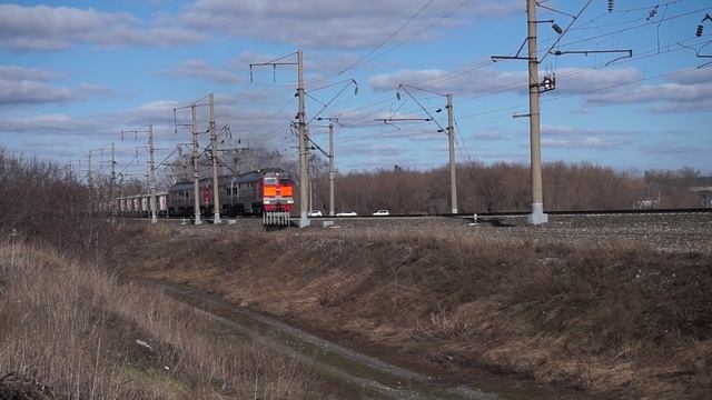 Тепловозы 2ТЭ116У-0046 и 2ТЭ116У-0060. Двойная тяга с хозяйственным поездом.