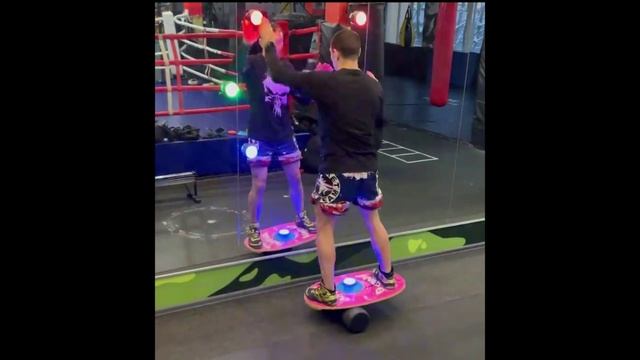 Пара вариантов тренировки с blazepod - полегче и посложнее.