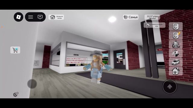 Roblox ПОМЕНЯЛА СВОЙ СКИН НА ГОЛУБОЙ У МЕНЯ САМА ИСЧЕЗЛА ЕДА?🤔