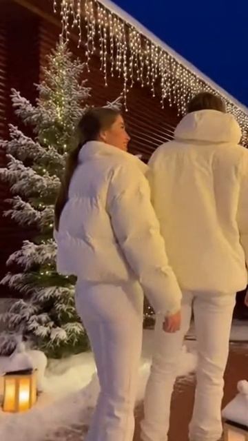 Она стесняется ☃️🚶♂️ Зачем он вёз её в такую даль