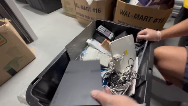 Новый контейнер. Что внутри？( Что внутри? США.)