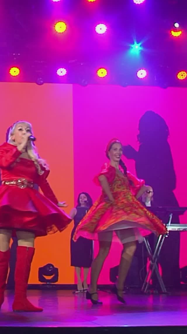 Я надену русский сарафан! И пойду гулять! Это русский стиль!