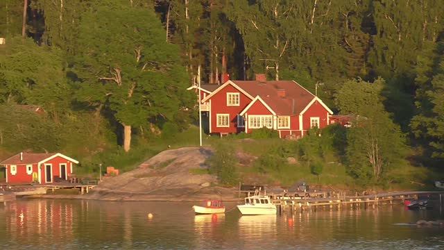 Шведы тоже дачники! Плыву по Балтийскому морю #sweden #stockholm #швеция #стокгольм #balticsea