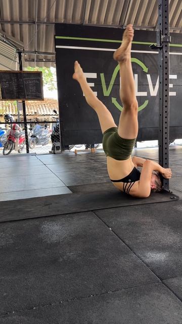 Флаг дракона(динамика, ноги врозь)