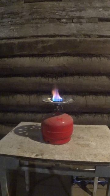 Уют тайги: Чайник на пламени