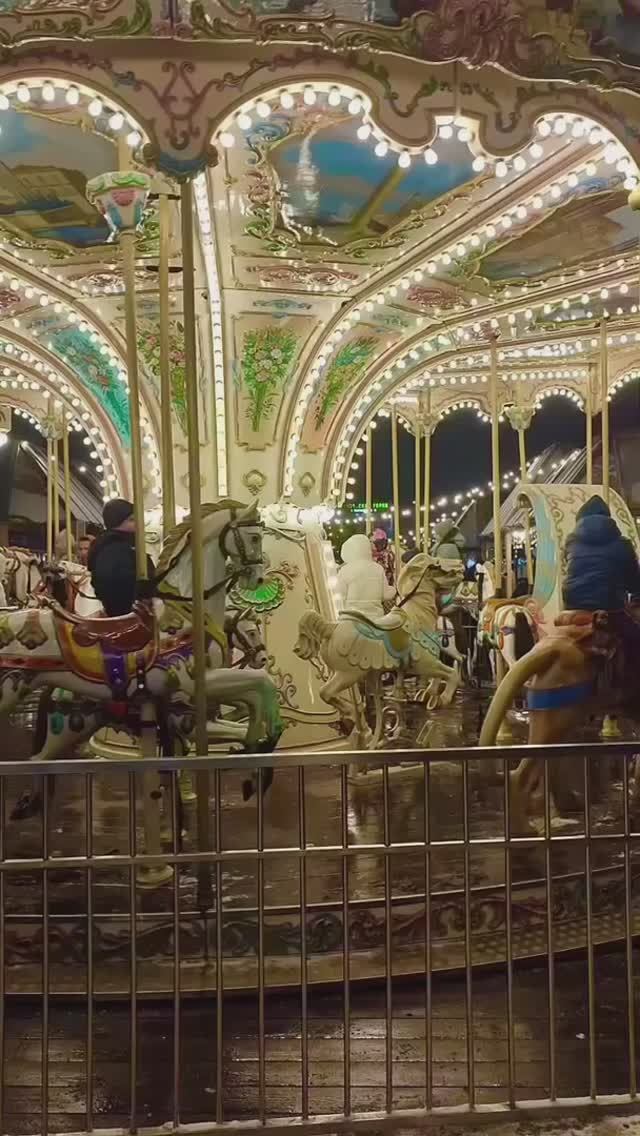 Праздничного настроения из Питера🎄