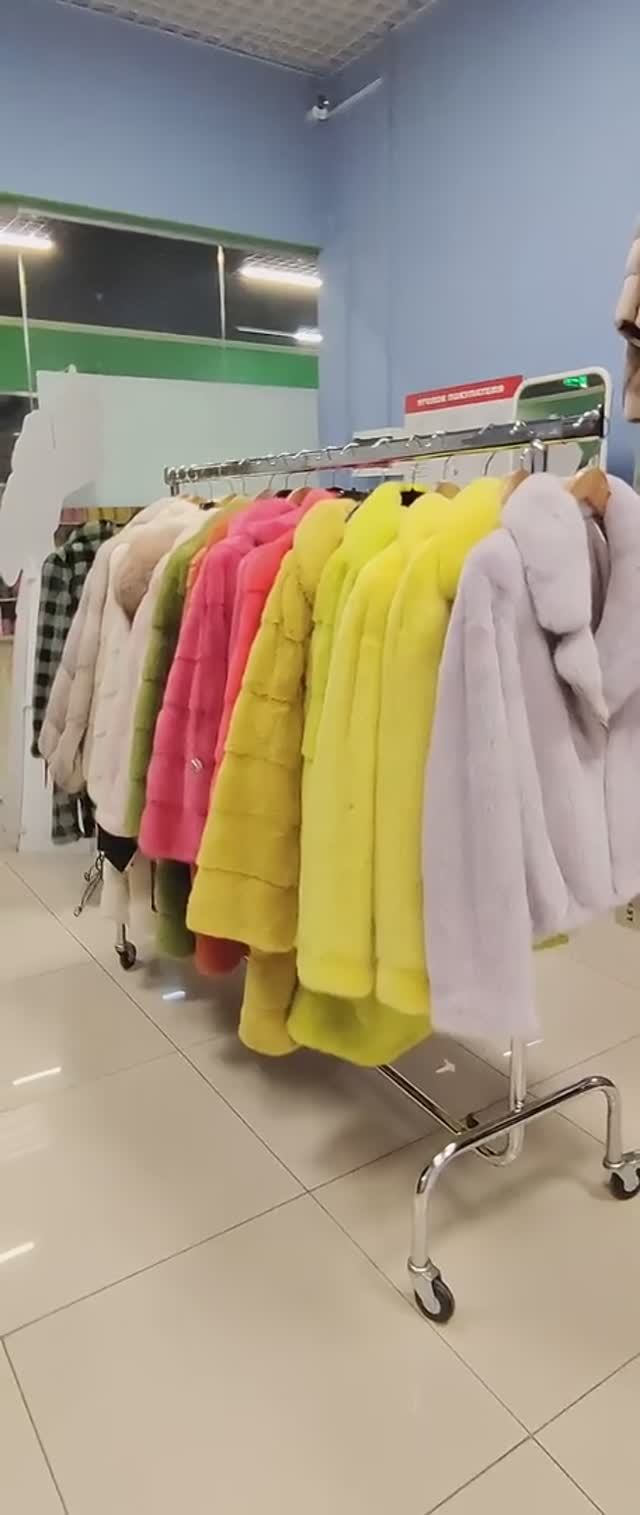 Новые цветные шубки в ЛедиАх! #скидки #sale #женскаяодежда #одежда #мода