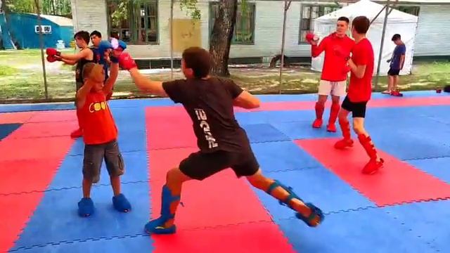 Тестирование спортсменов на зрительно-моторную реакцию.