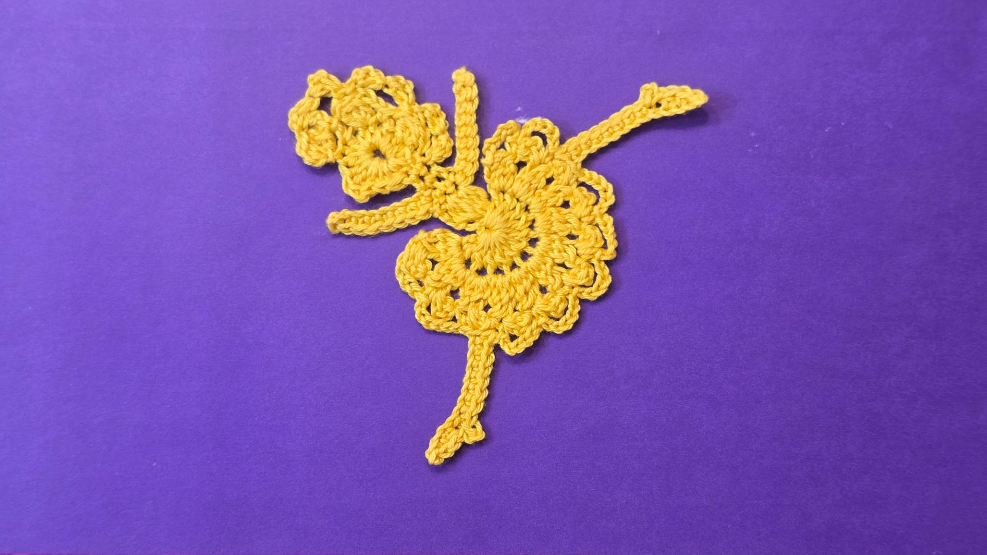 Балерина крючком . Игрушка для ёлки на новый год .