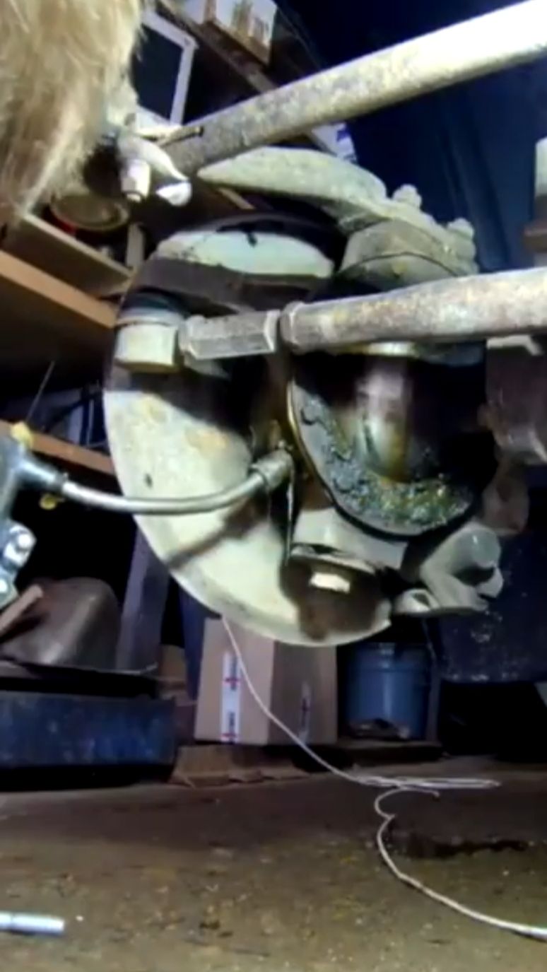 На УАЗ патриот ВРЕЗАЛ пресс-масленки в поворотный кулак для смазки ШРУС! ПОЛНОЕ видео ЗДЕСЬ⬇️