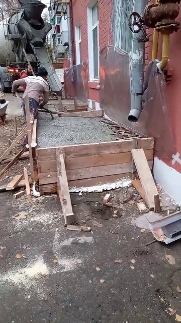 Танцплощадка под окном? Ремонт фасада.