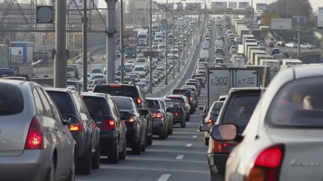 Истерический хохот на дороге.