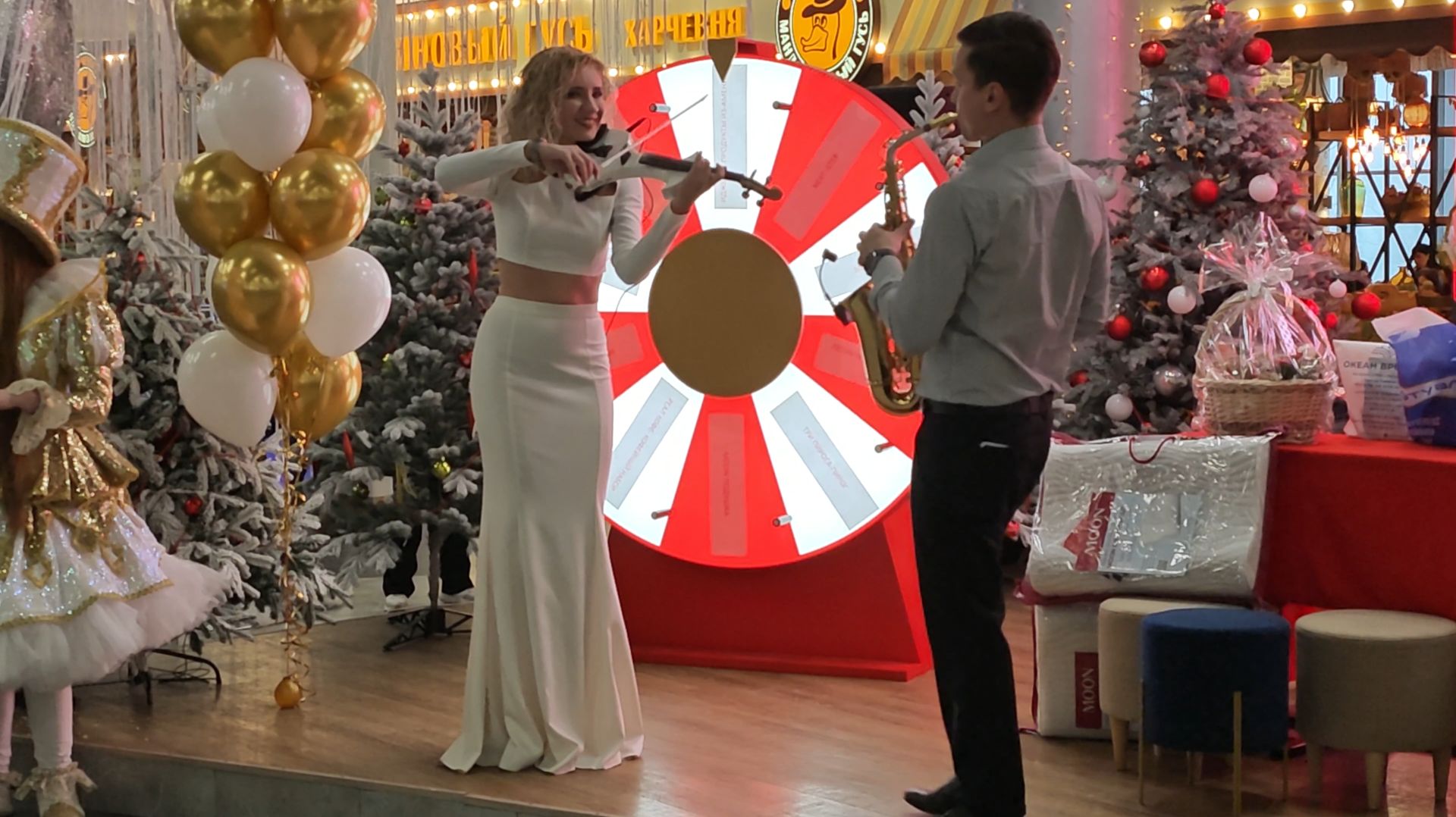 Jingle bells в исполнении Никиты Еремина и Евгении Мальцевой