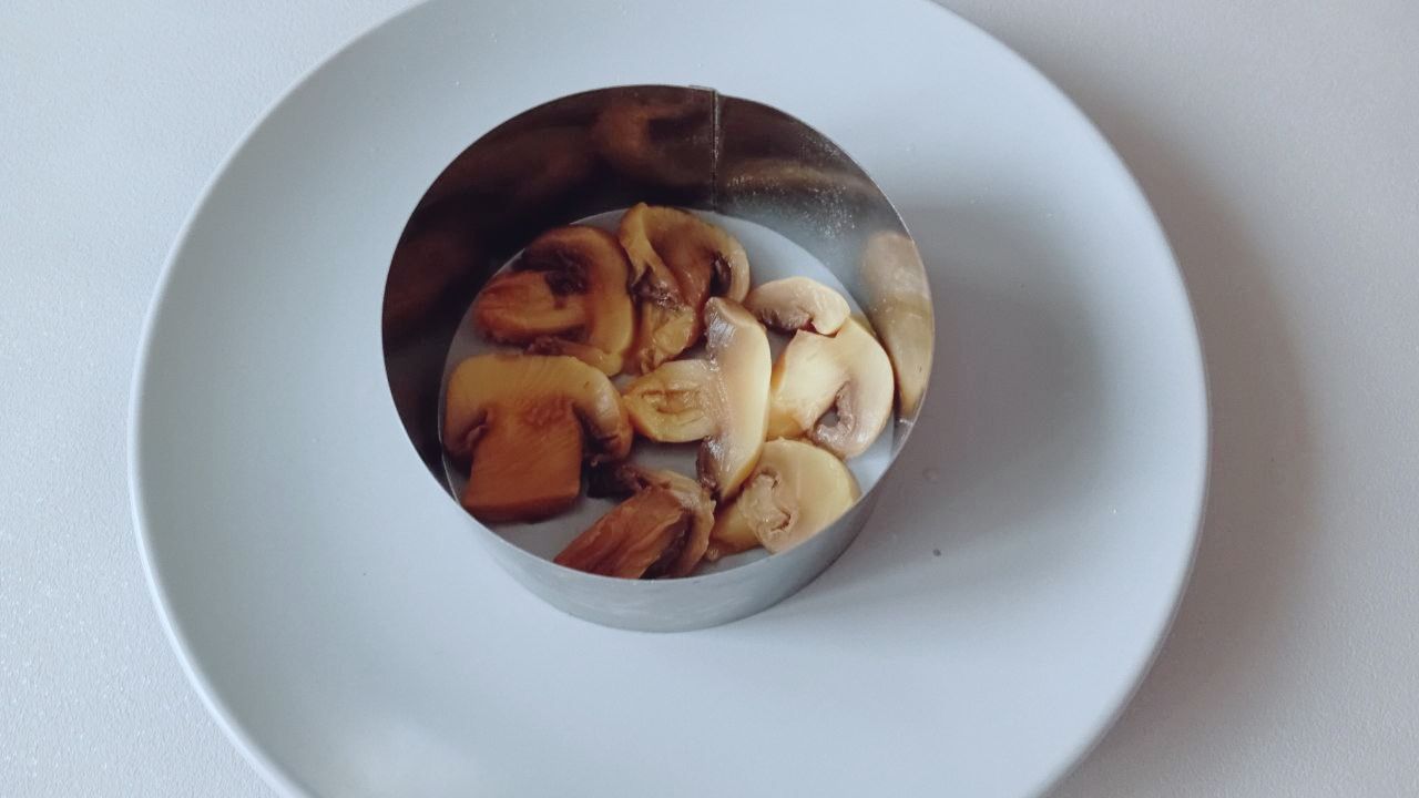 Новогодний салат с  ШАМПИНЬОНАМИ рецепт