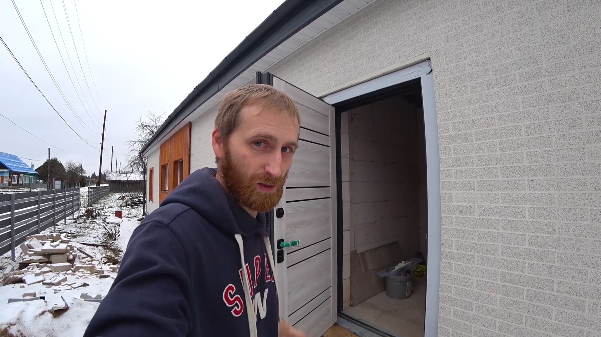 ПОЧЕМУ ДОМ БОЛЬШОЙ, А КОМНАТКИ МАЛЕНЬКИЕ?.mp4