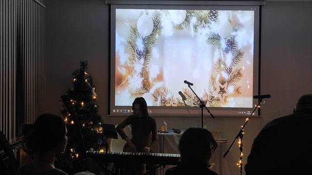 Играет Юлия Яневич