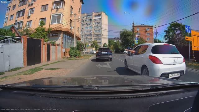 Что делать, когда не работают поворотники, а встроиться надо? Лайфхак от Александра,Краснодар.