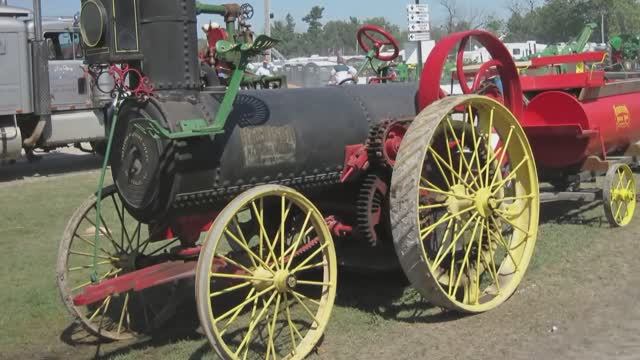 Первые трактора старые ретро машины старинные советские видео