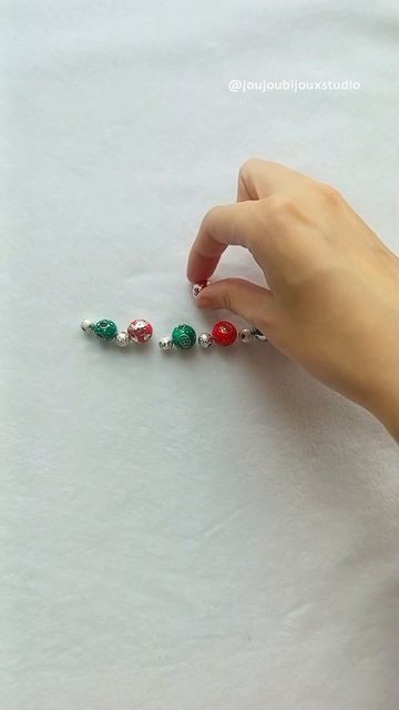 Рождественский новогодний браслет из деревянных бусин 🎄