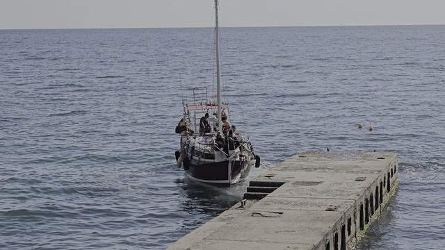 Пляж санатория Алуштинский, пляж Крымские Зори. 7 октября 2025 г.