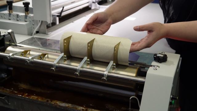 Книга — хороший подарок на Новый год. А как она делается?