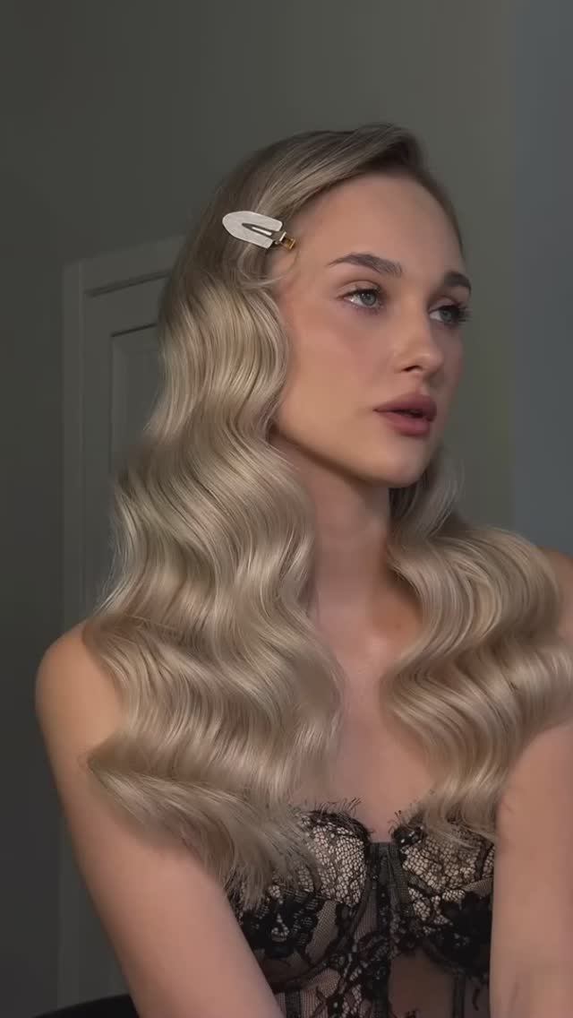 Голливудская волна на утюжок #прическа #укладка #волосы #локоны