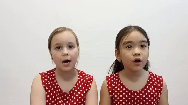 "Котёнок и Щенок", Исполняют: Дети театра песни "БИС", 7 лет