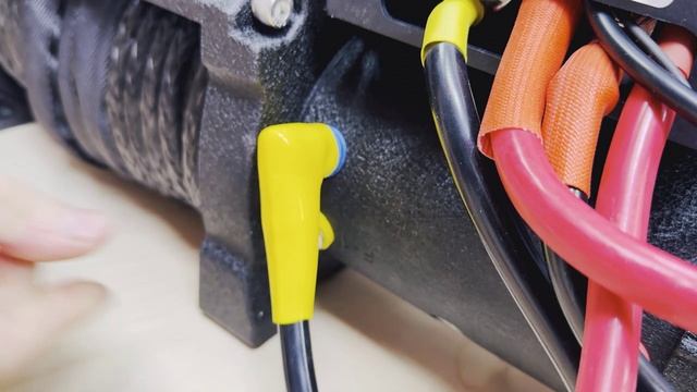 Изоляторы на клемму лебедки