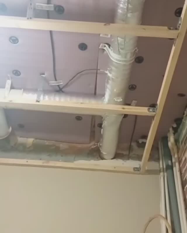 Экологичный и красивый потолок : вагонка на кухне.#ремонт #ремонтвдоме квартира#потолокизвагонки