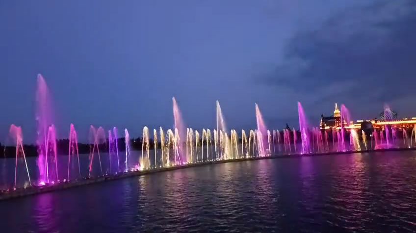 Море, музыка и свет!