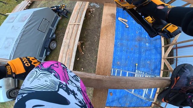 Крепим стропила на крыше ч.15