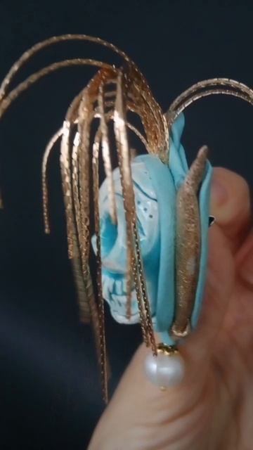 "Злой гений" брошь-кулон