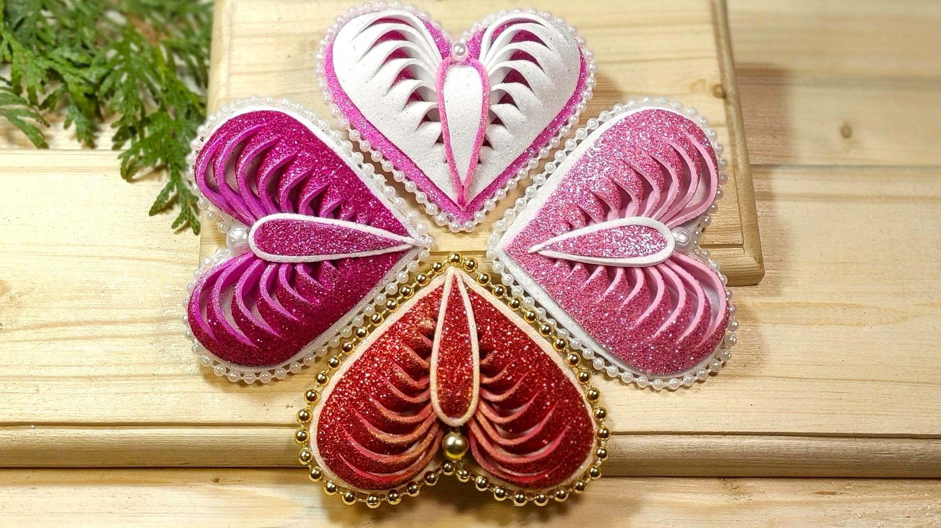 2 Идеи сердечек своими руками из фоамирана, поделки из фоамирана, магнитики сердечки.