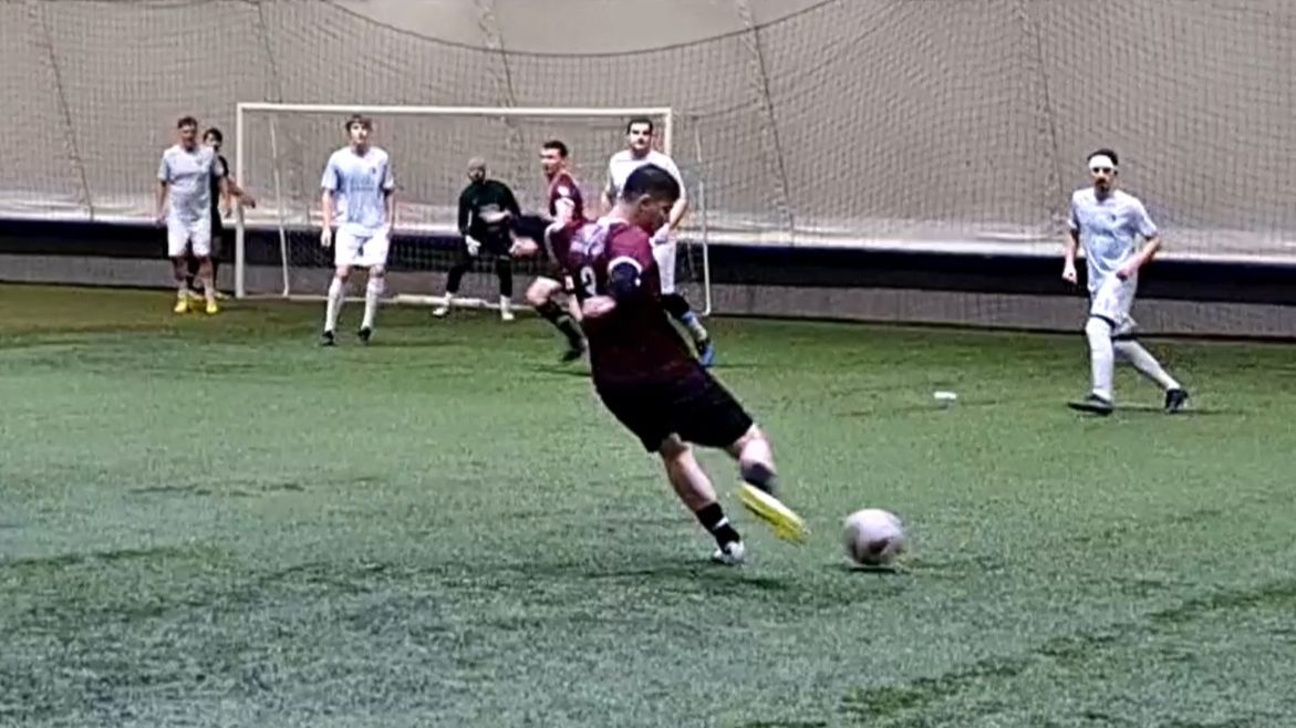 Артем Карчикьян поражает ворота соперника невероятным по красоте и точности ударом