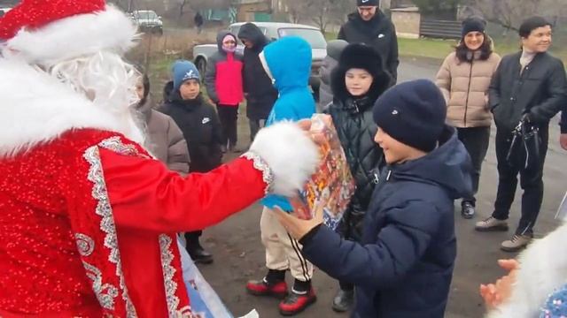 Донецк. 🎄Раздача подарков в Старомихайловке🎄