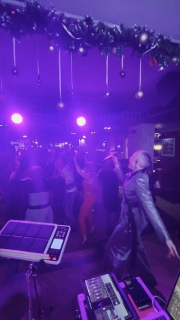 Руки Вверх - 18 мне уже (Chok live)