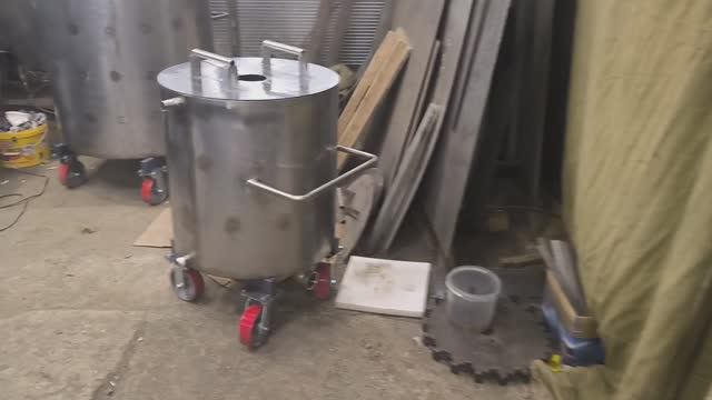 Дежи Объёмом 500 литров, 300 литров и 100 литров