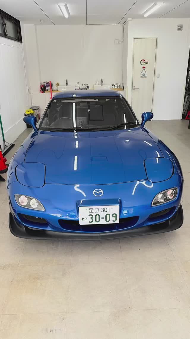 Случайный гараж в Токио. Неслучайная легенда JDM | Роторная MAZDA RX-7 🔥