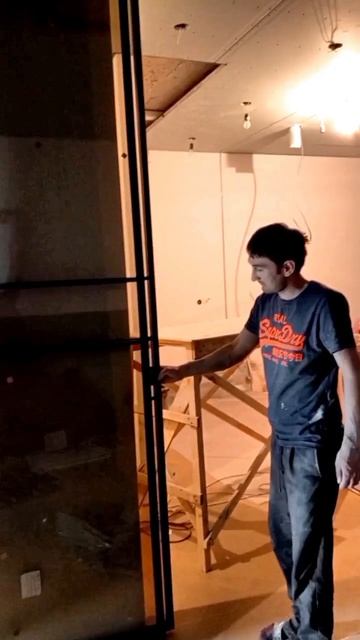 Раздвижная межкомнатная перегородка Слим. RAL 9005. Стекло бронза прозрачное. Телескоп ТЛ-2.