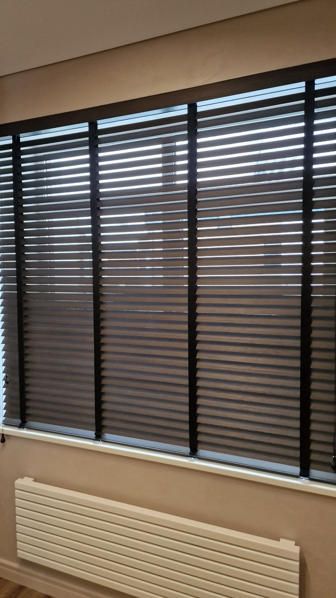 Горизонтальные бамбуковые жалюзи 50мм. Цвет 305. Тесьма черная. Coilisse (Нидерланды)