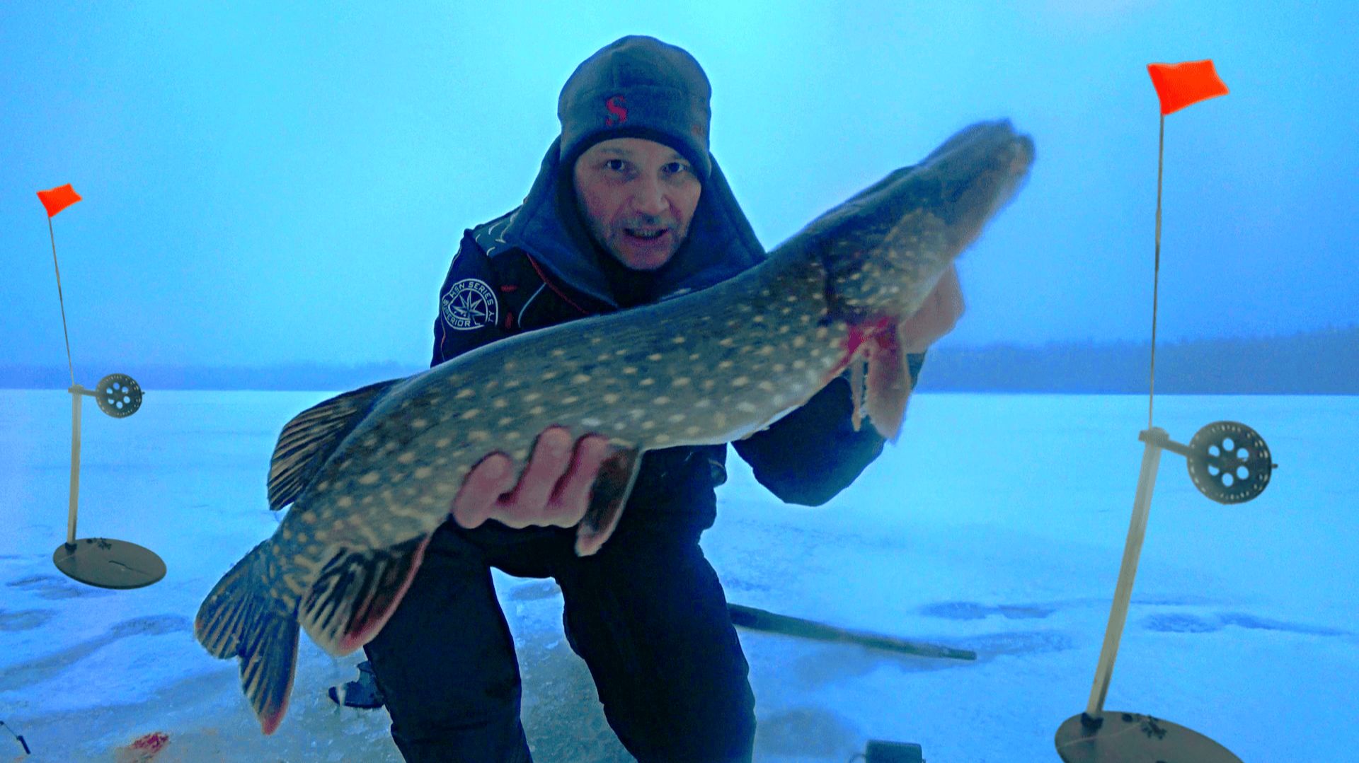 Оставил жерлицы на ночь и обалдел! Такой рыбалки не ожидал! Подледная съемка. Зимняя рыбалка 2025