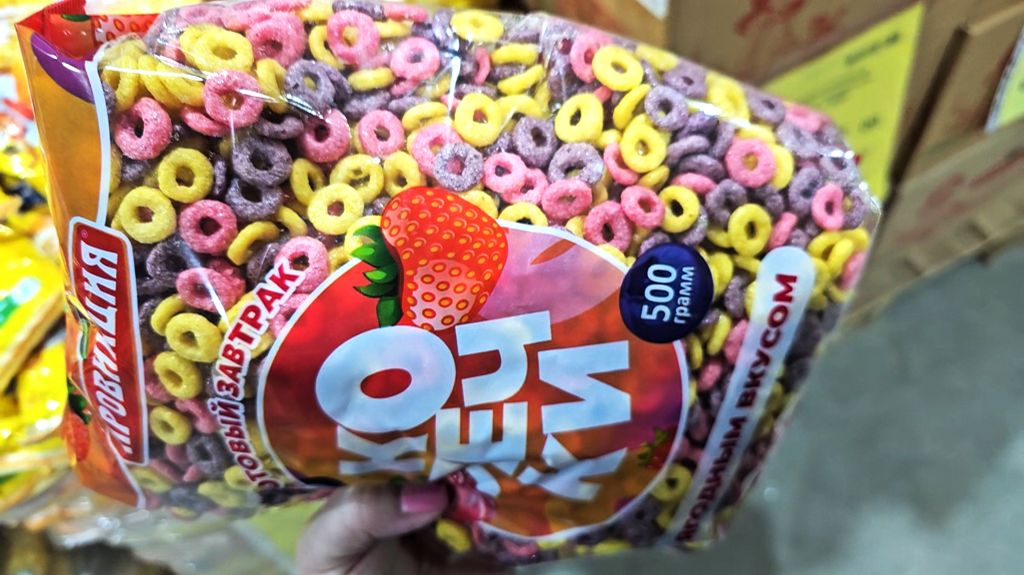 Магазин Светофор.Люди разбирают шикарные товары по бюджетным ценам