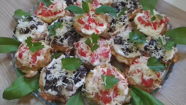 Закуска из кабачков вкуснее не бывает. Кабачки в кляре с сыром.