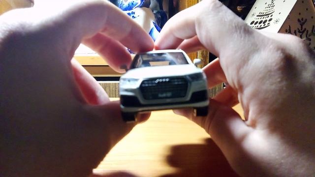 Шикарная моделька Ауди Q7 от фирмы велли. Обзор про машинки модельки.