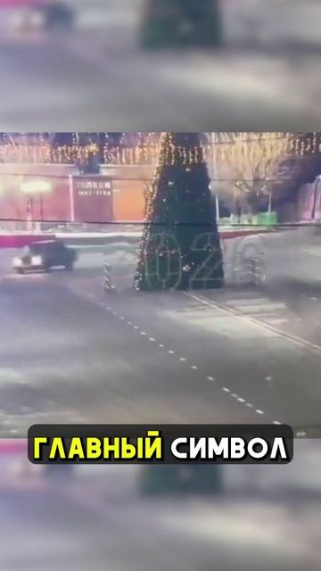 Новогодний дрифт провалился: водитель протаранил праздничную ёлку #новости #елка #дрифт #авто #дтп