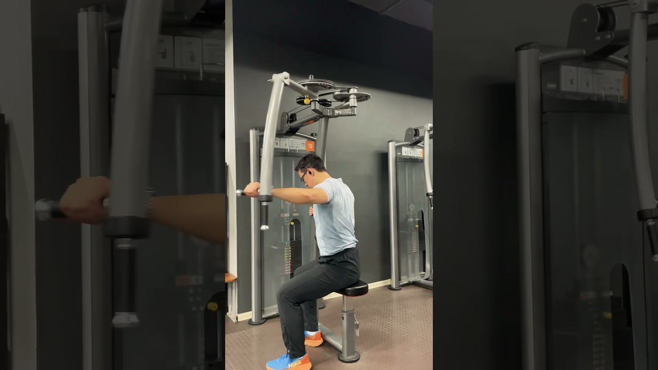 Пек-дек для задней дельты 1 рукой